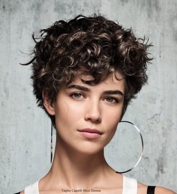 Taglio Capelli Ricci Donna 2024 (Scopri i Nuovi Trend Affascinanti ...